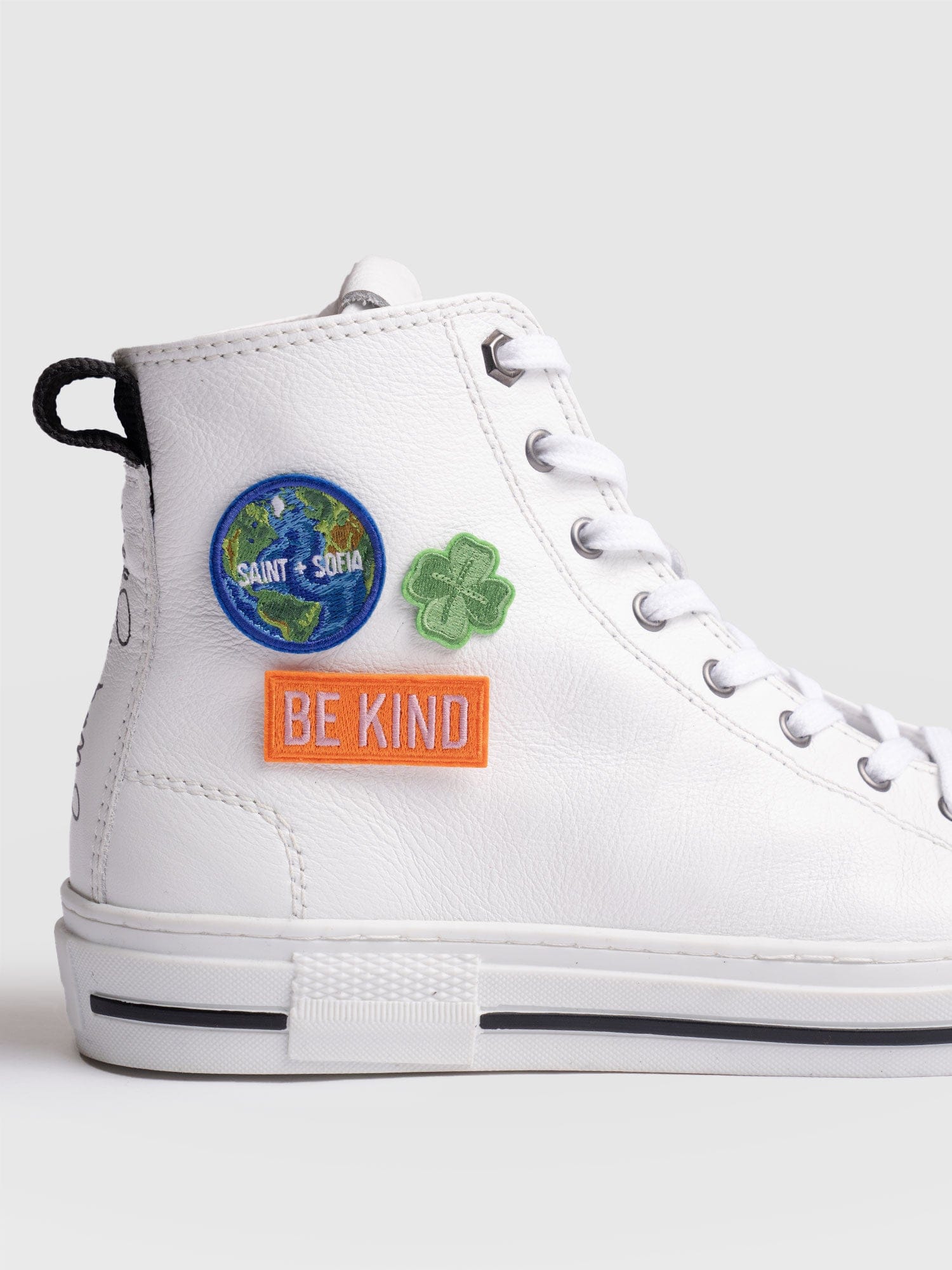 Earth Sticker Badge - Earth - Women's Accessories | Saint + Sofia® EU ...